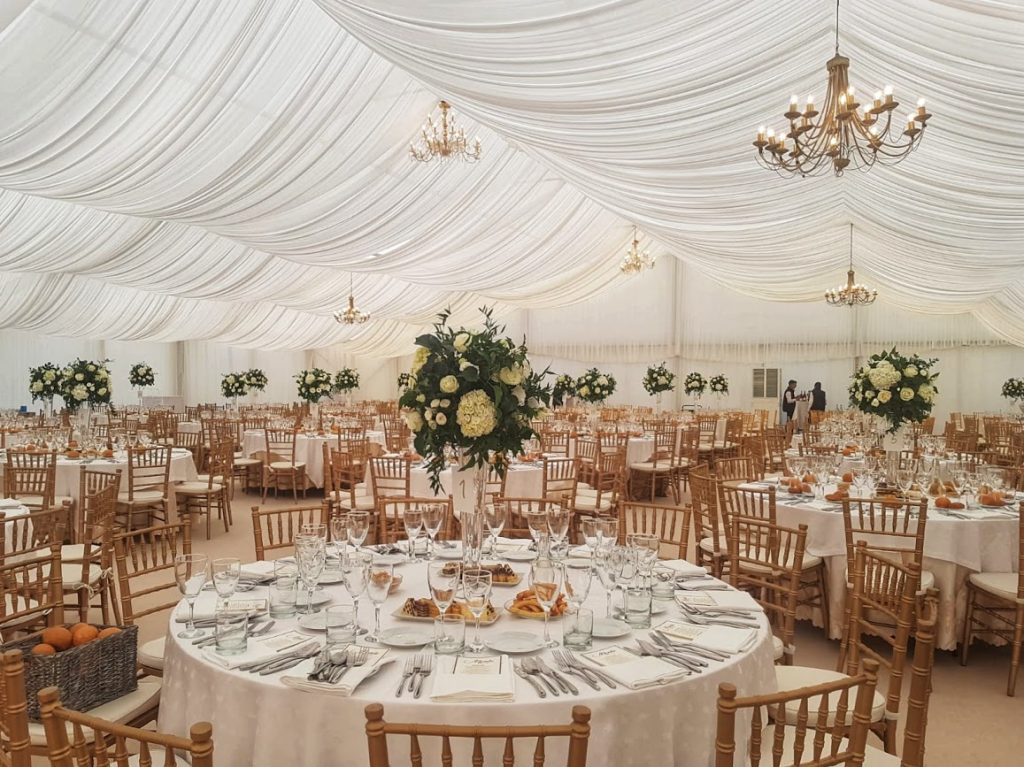 Corturi pentru nunta – avantajele organizarii unei nunti la un astfel ...